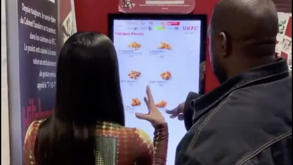 Kim Kardashian et Kanye West surpris en train de commander un "bucket ...