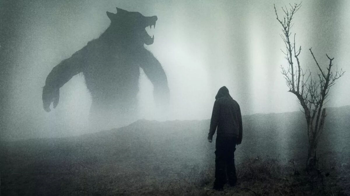 En randonnée, ils croisent un étrange “homme loup” et le prennent en photo