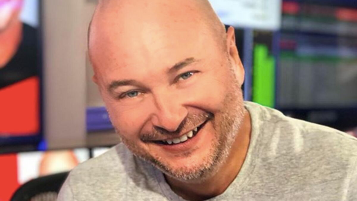 Cauet transformé physiquement : l'animateur surprend ses fans (PHOTO)