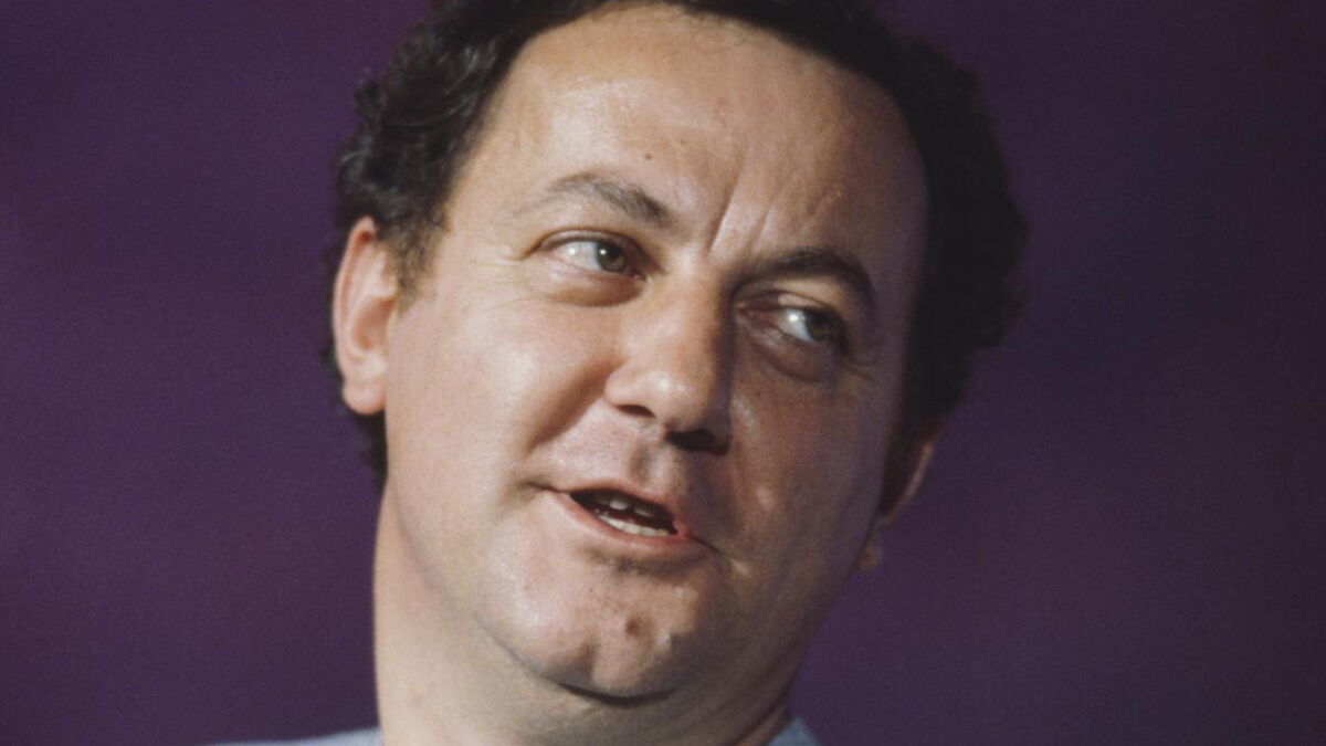 Coluche : la part d'ombre de l'artiste révélée dans un documentaire