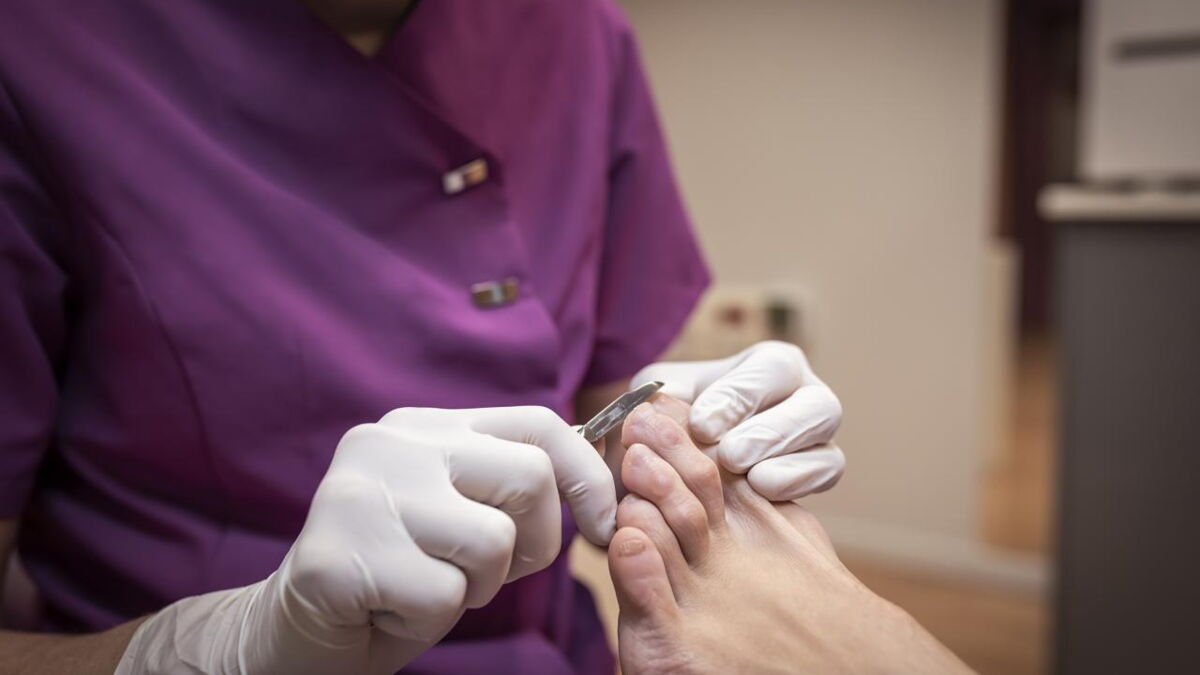 Quelle est la différence entre un podologue et un pédicure