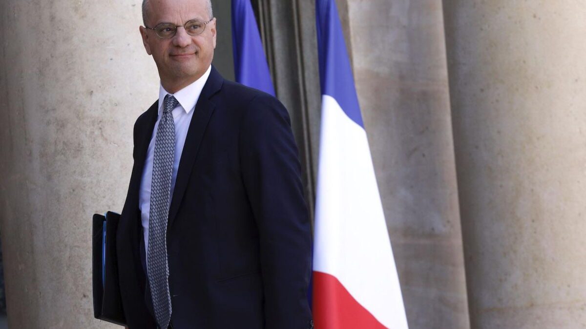 Jean-Michel Blanquer : S’habiller de "façon républicaine" ou comment ...