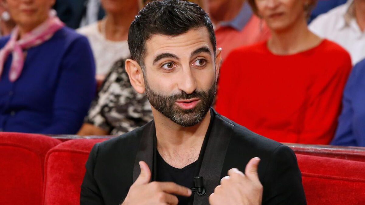 L'humoriste Kheiron obligé de s'excuser après une blague douteuse