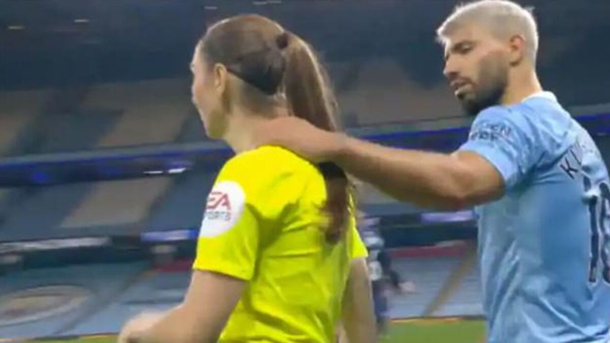 Football : Sergio Aguero coupable d'un geste déplacé sur une arbitre ...