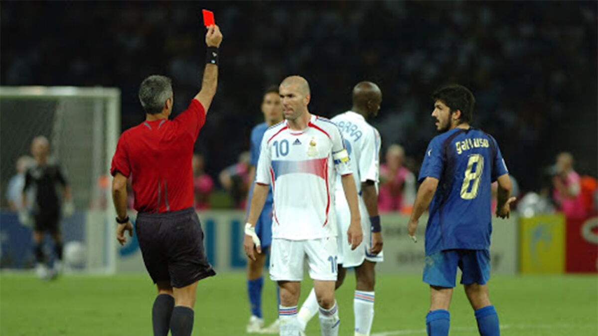 Carton rouge : pourquoi les cartons sont-ils jaunes et rouges au football