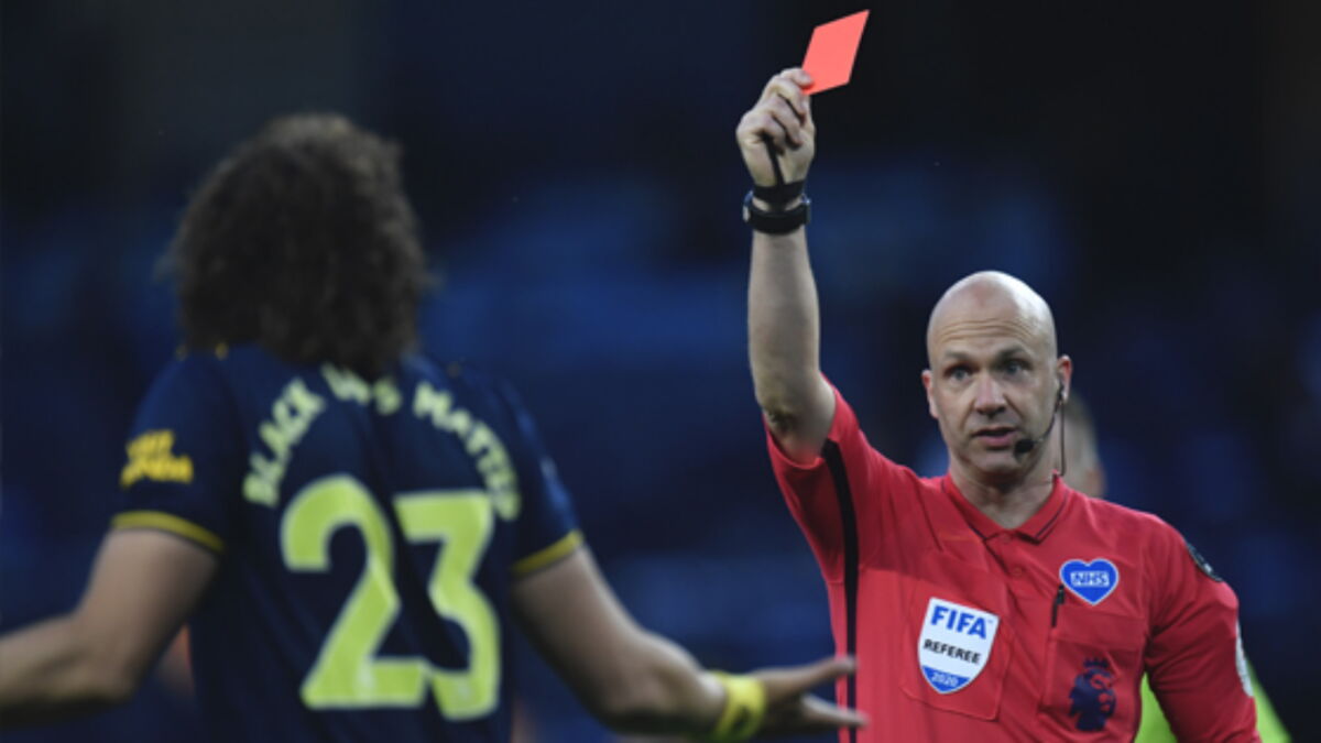 Football : l'histoire de l'invention du carton rouge