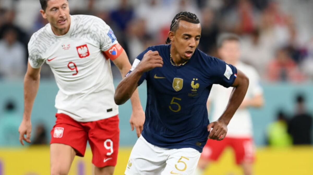 France - Pologne : que risque Jules Koundé pour avoir joué avec sa chaîne