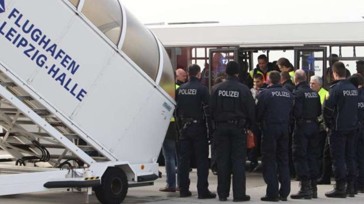 Widerstand in letzter Sekunde: Warum Abschiebeflüge oft scheitern