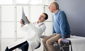 Arzt tut Beule am Bein als Mückenstich ab: Fatale Fehldiagnose!