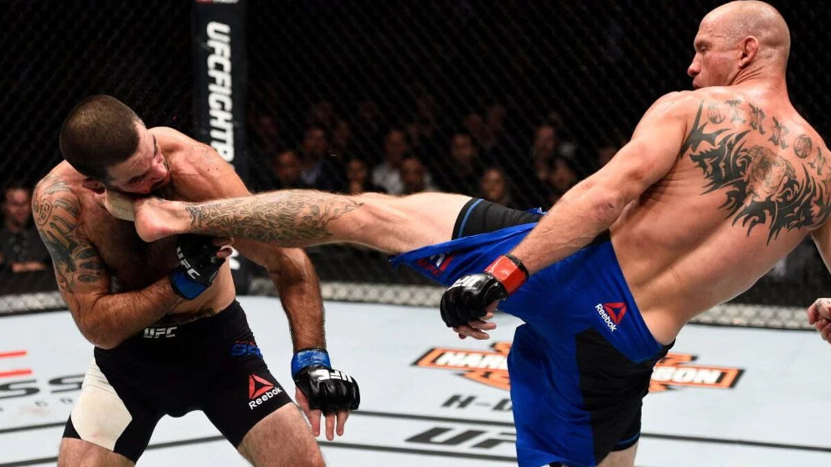 Donald "Cowboy" Cerrone macht Matt Brown bei der UFC 206 mit einem ...