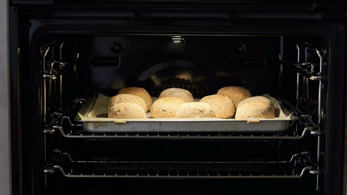 Warum ihr eure Brötchen lieber nicht im Ofen aufbacken solltet - und ... Warum ihr eure Brötchen lieber nicht im Ofen aufbacken solltet - und ...