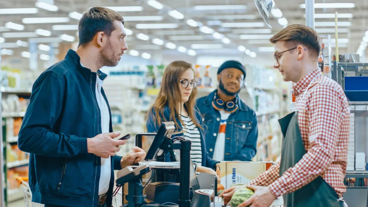 Vordrängeln im Rewe-Supermarkt: Dieser Personenkreis muss sich künftig ...