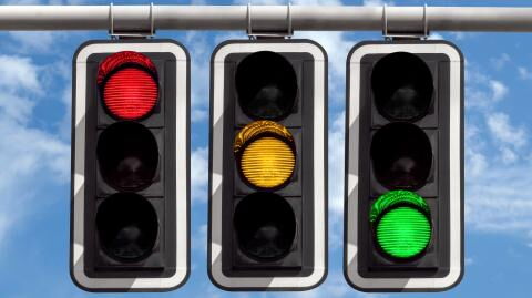 Warum sind Ampeln rot, gelb und grün?