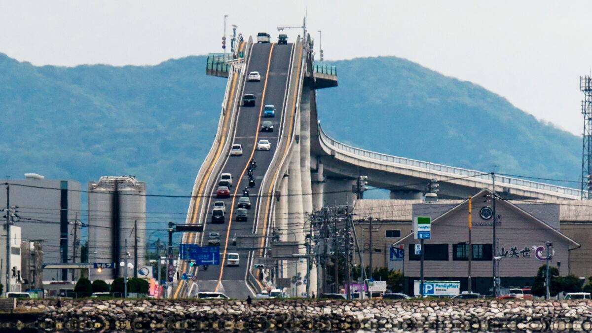 "Eshima Ohashi Bridge": In Japan gibt es die beängstigendste Brücke der ...
