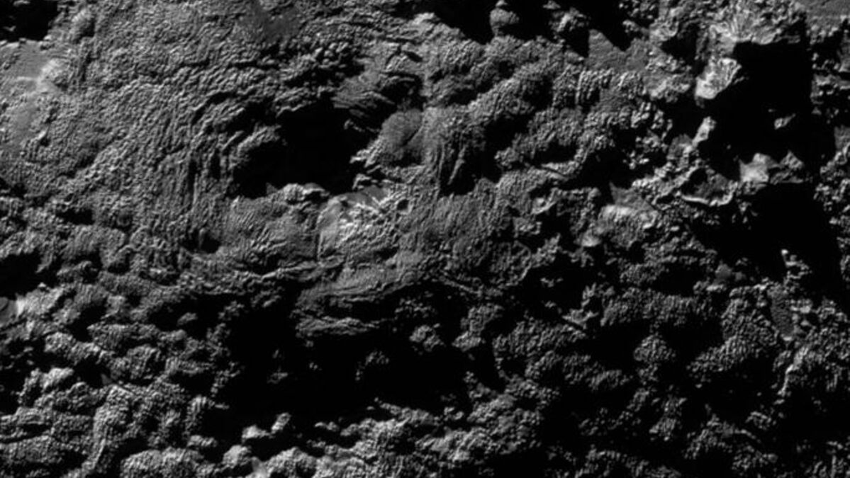 Pluton abriterait bien un immense volcan de glace