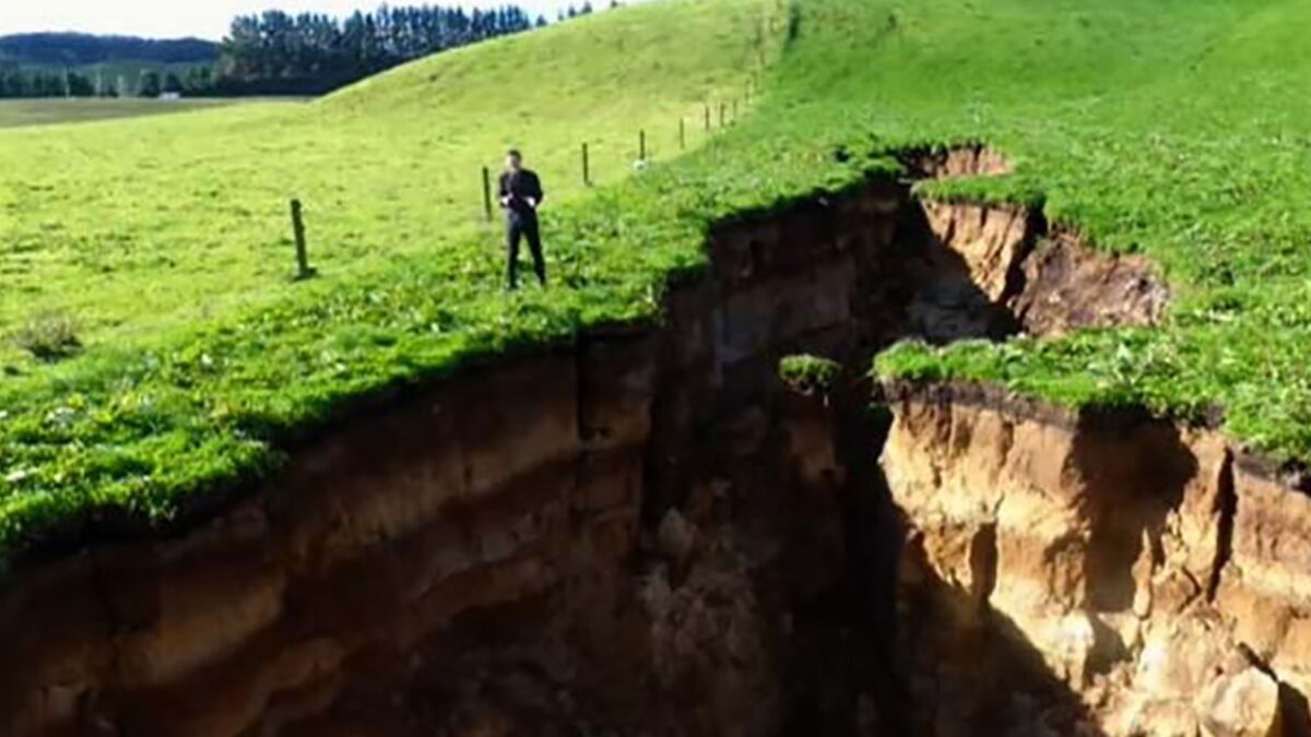 Un gigantesque gouffre de 200 m de long est apparu en Nouvelle-Zélande