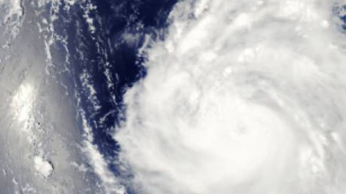 Cyclones : l'influence de la couleur des océans