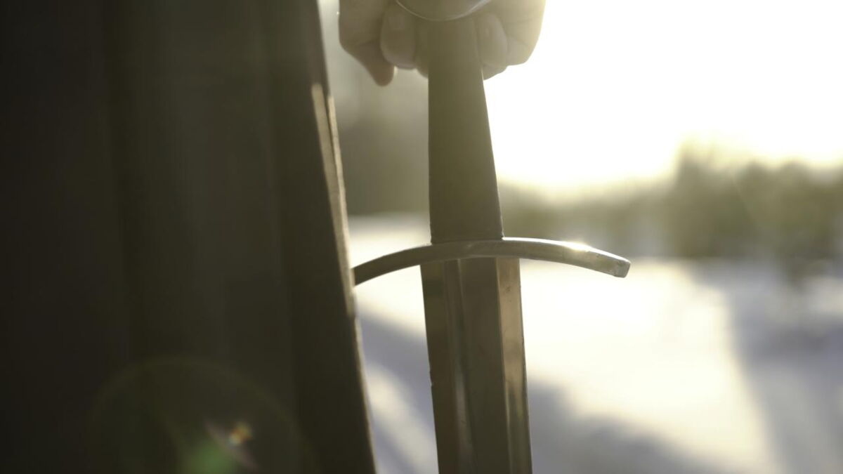 Une épée incroyablement bien conservée a été retrouvée dans une étrange ...