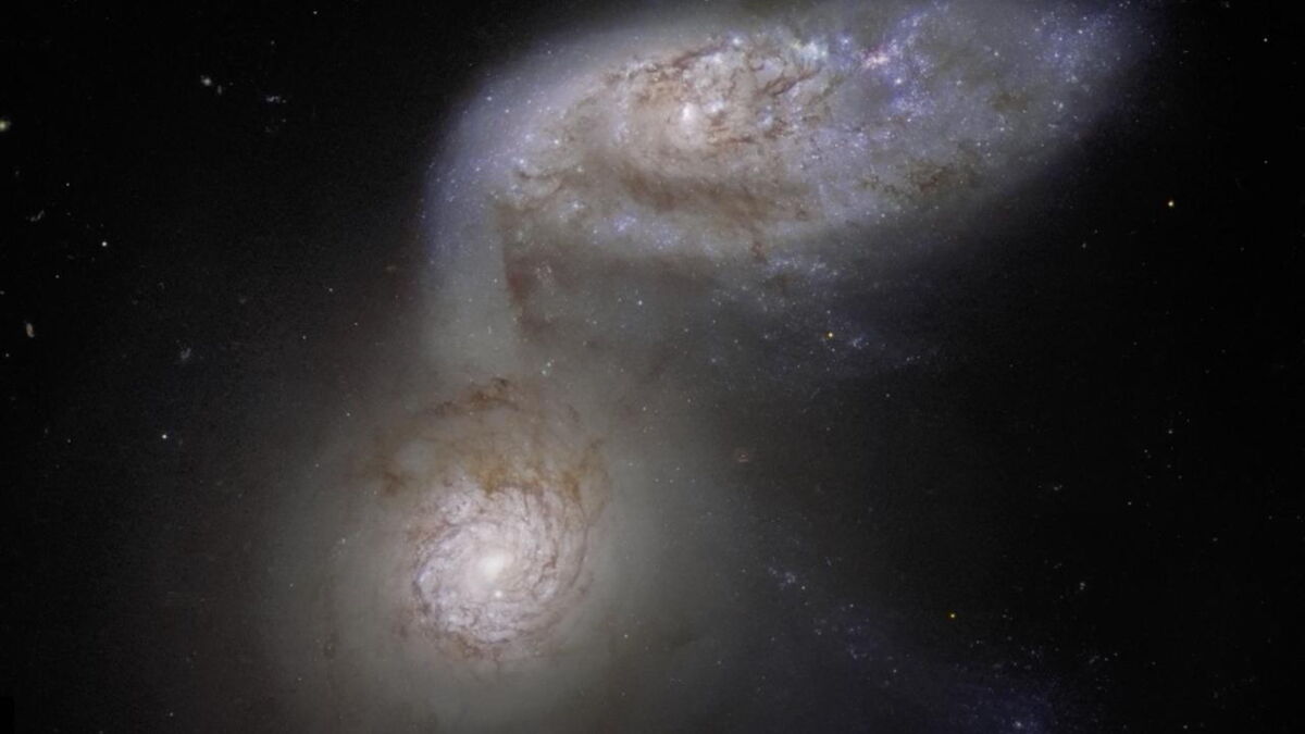 Hubble : la fusion de 2 galaxies spirales capturée par le télescope (VIDÉO)