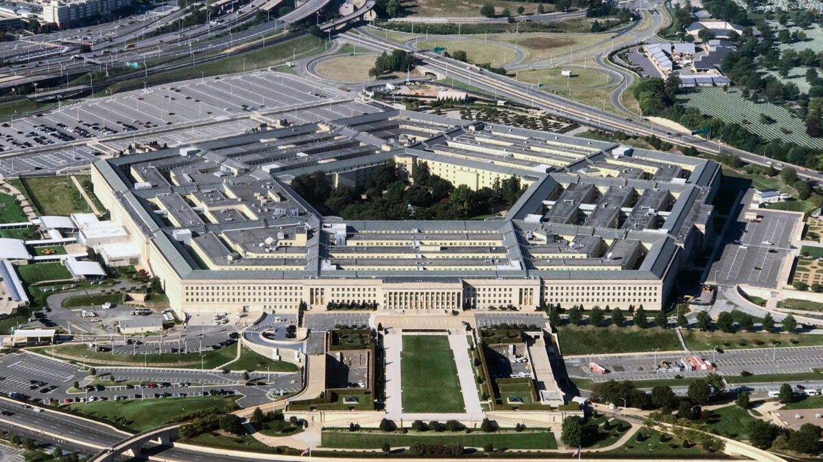 OVNI : un rapport du Pentagone dévoile les dégâts de leurs rencontres ...