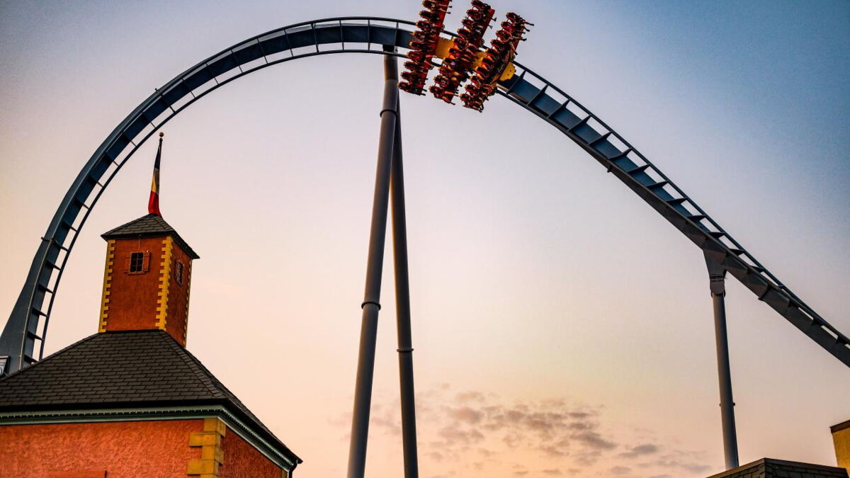 Pourquoi ne tombe-t-on pas dans un grand huit