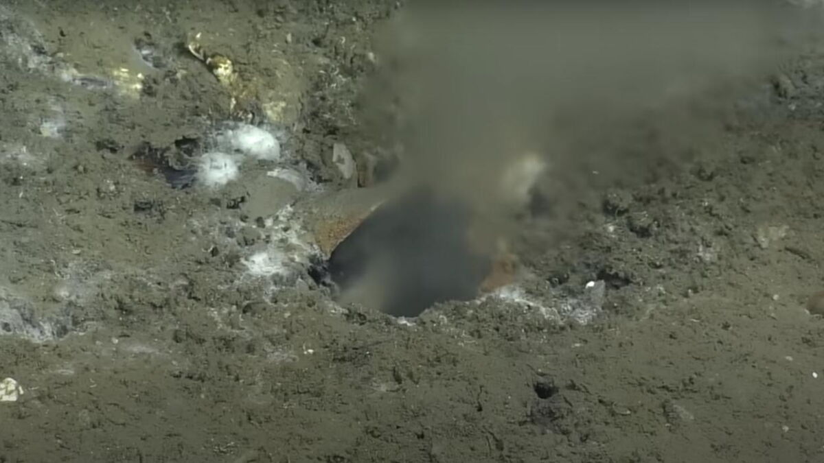 Des scientifiques découvrent un trou au fond de l’océan et c’est plutôt ...