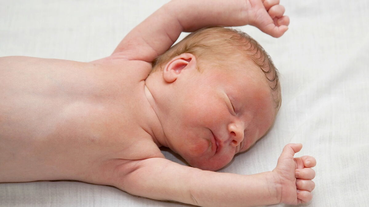 Everything You Need To Know: Your Baby At One Month