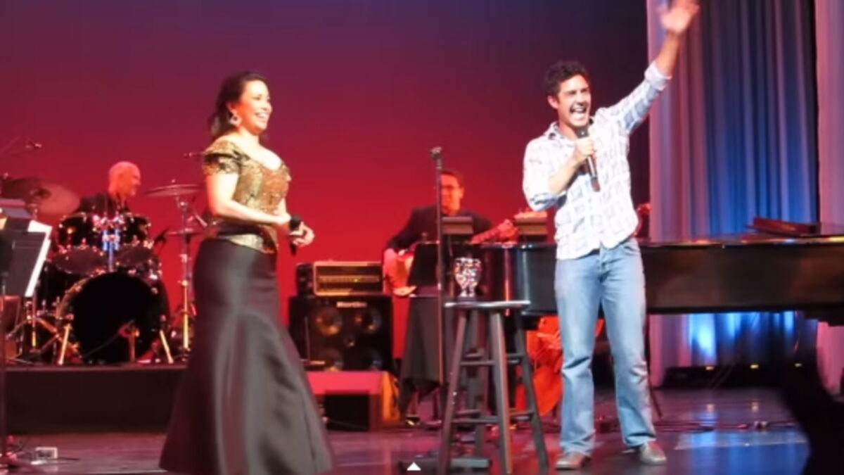 This Singer Invited A Spectator Onto The Stage And What Followed Was ...