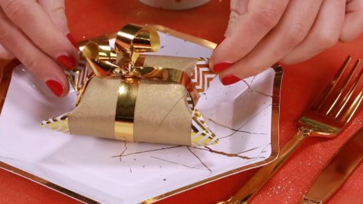 Make Your Own Gift Wrap Using A Loo Roll