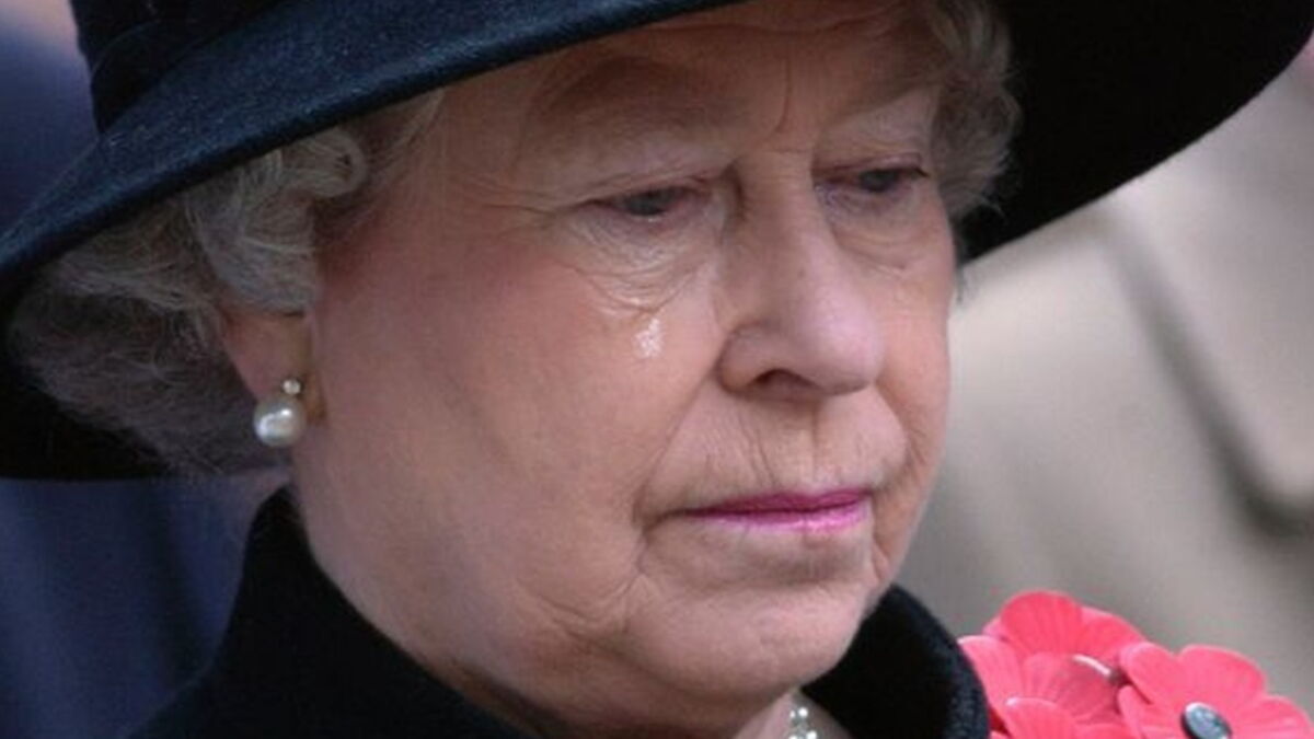 Queen Elizabeth: Tragic Death Shakes The Royal Family
