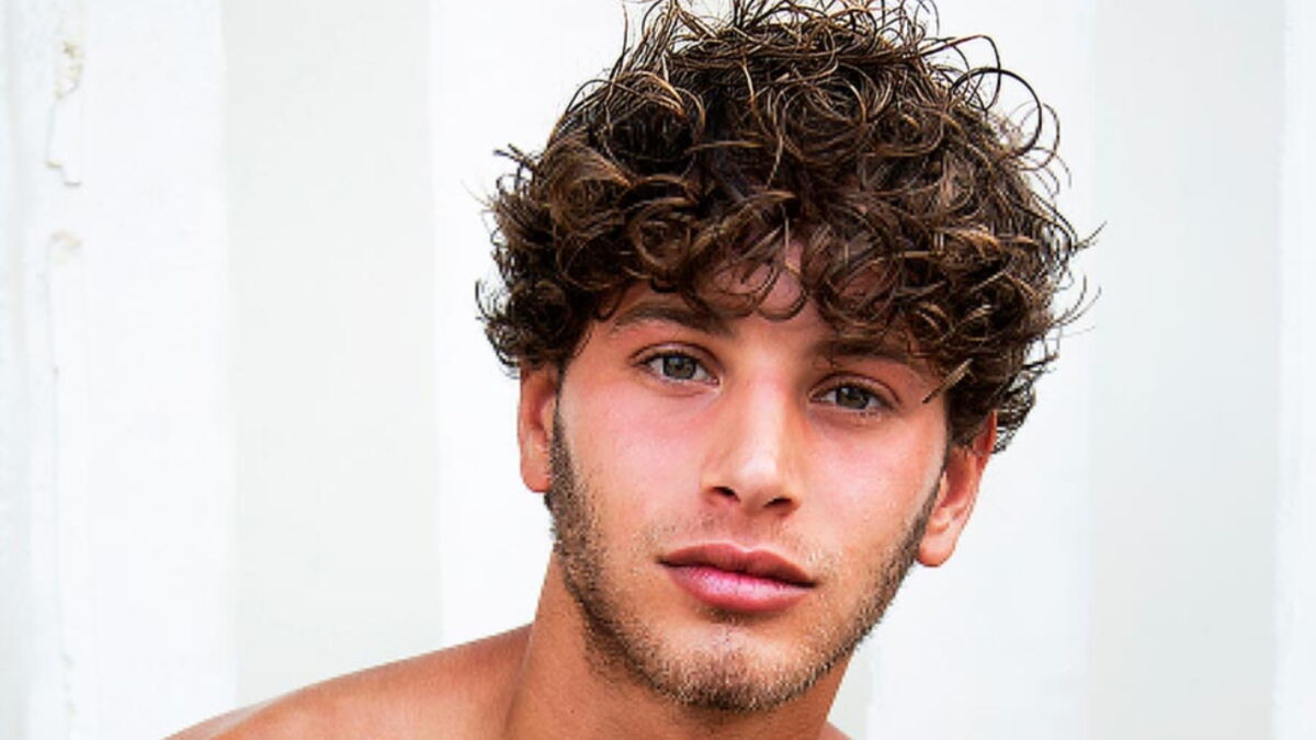 Could You Match Up To Eyal’s Massive List Of Girlfriend Requirements?