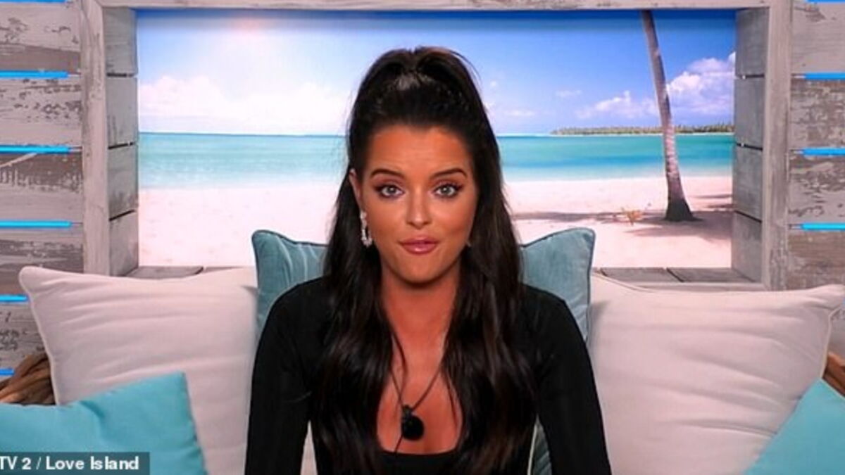 Maura Higgins' Ex Slams Contestant For "Putting On An Act"