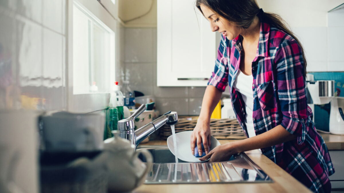 This Is Why You Need To Stop Washing Your Dishes By Hand!