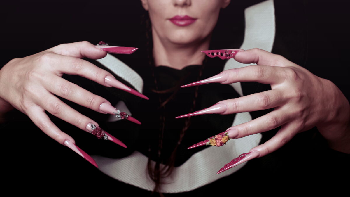 She Posted A Picture Of Her Fake Nails And Went Viral