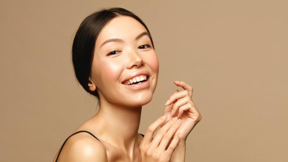 A Complete Guide To At-Home Dermaplaning