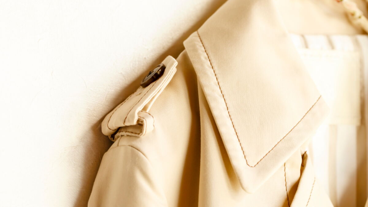 This Is What Those Buttons On Your Coat’s Shoulders Are Actually For