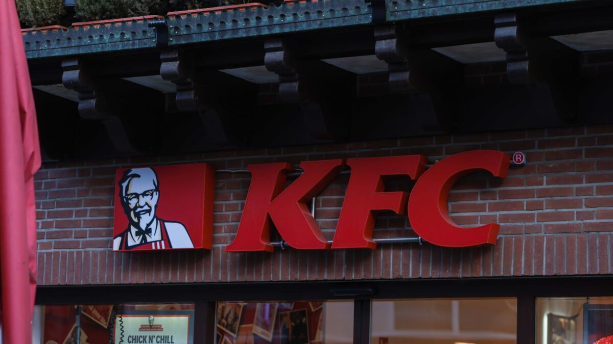 Horrified KFC diner spots rat's tail: Refunded for ‘dead rat in the air ...