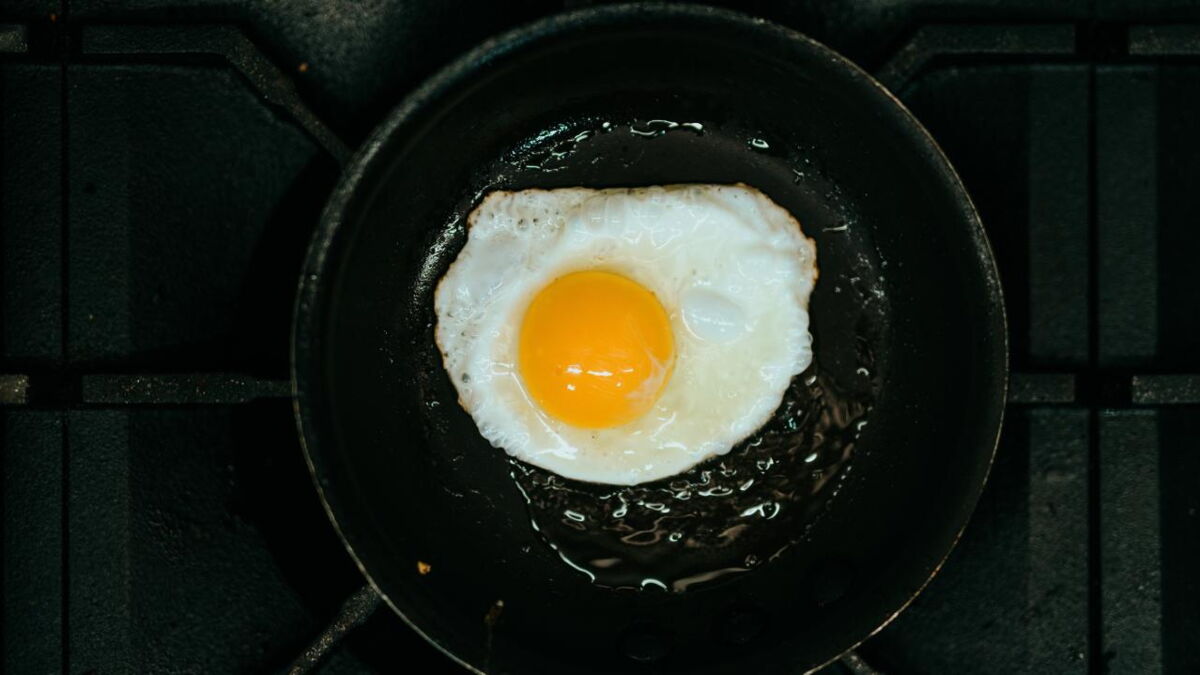 Make the perfect fried egg with this genius hack