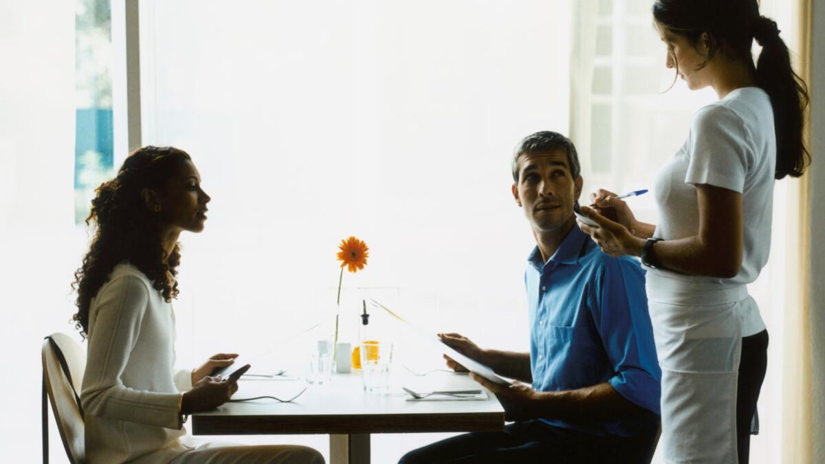 These are the dishes you should never order at a restaurant, as per ...