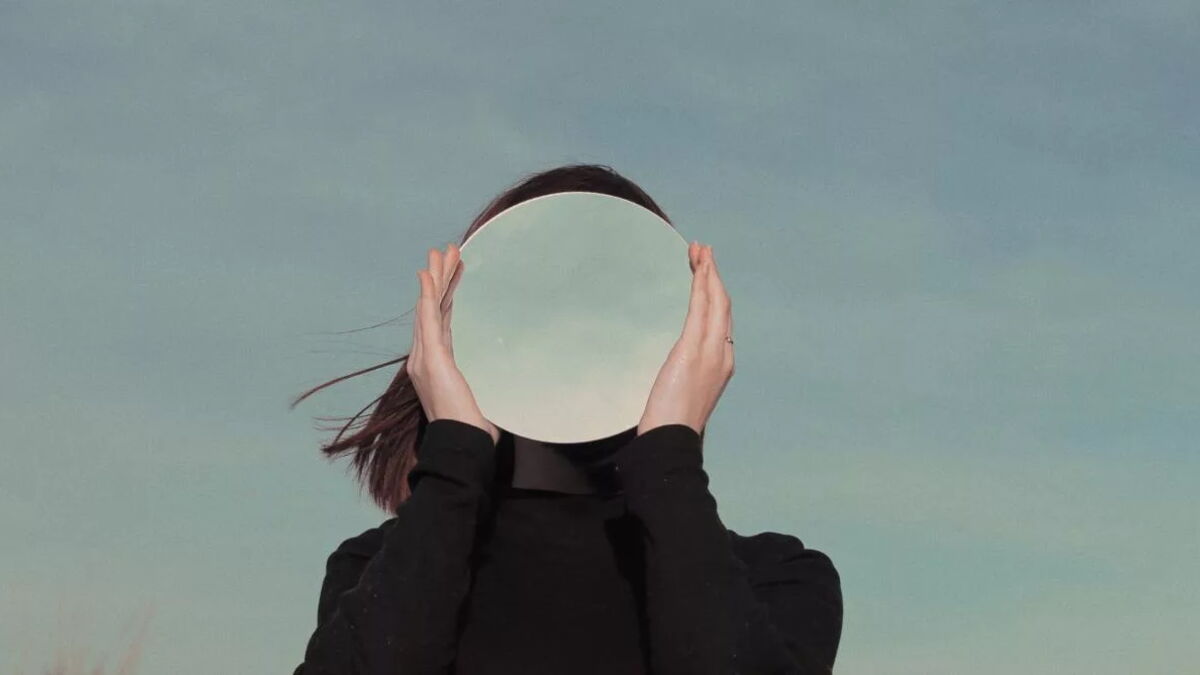 It Turns Out Looking At Yourself In The Mirror Is Actually Really Good ...