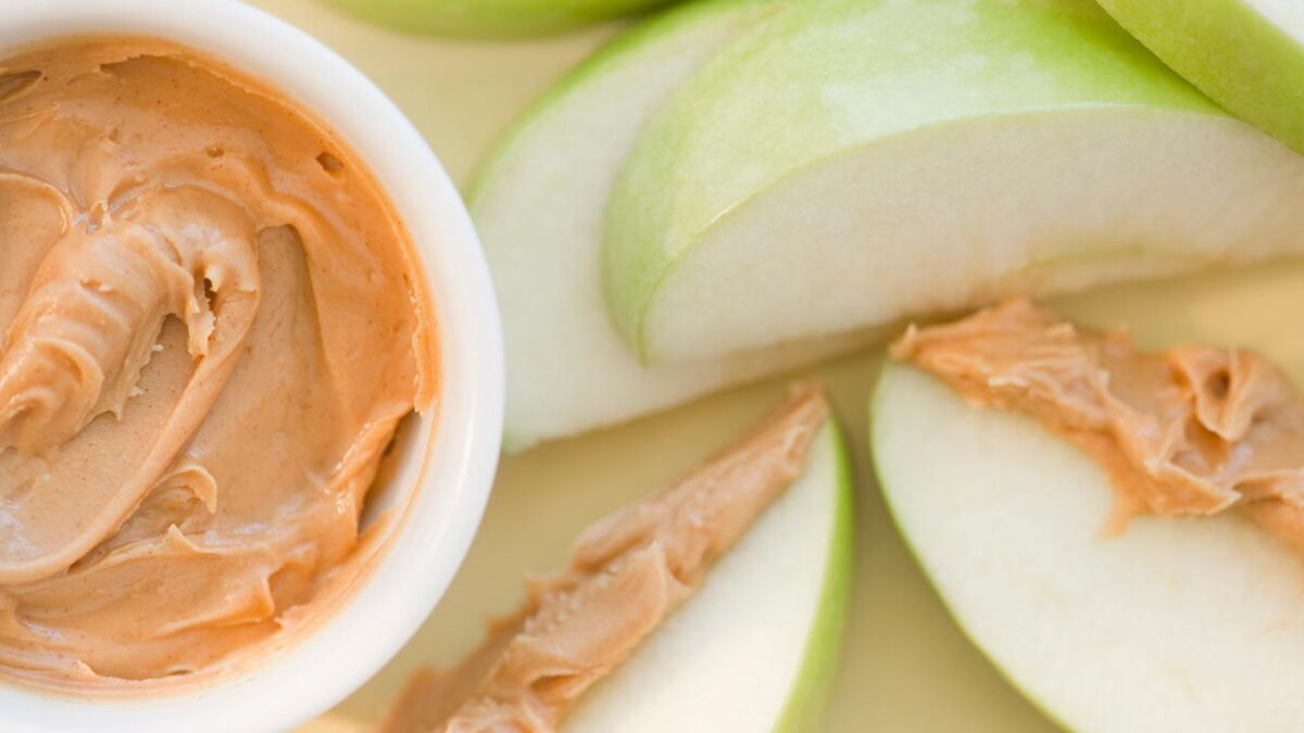 These Are the Low-cal Foods You Should Be Snacking On