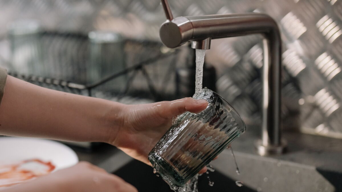 This common mistake we make when drinking tap water could be harmful to ...