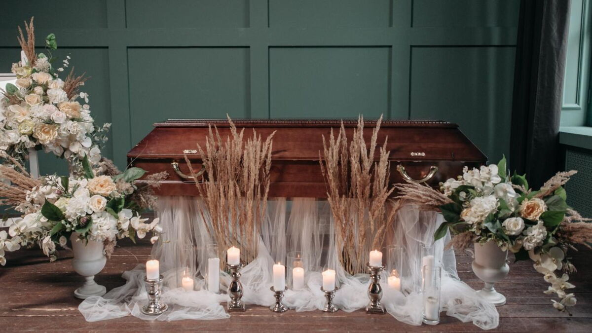 This woman who was declared dead wakes up 8 hours later during her ...