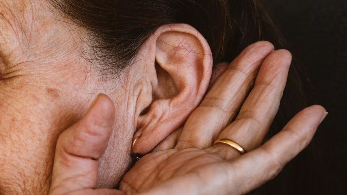 Doctors shocked to discover this living thing in a woman's ear canal ...