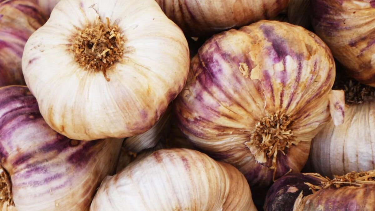 Garlic is the secret to a clean toilet