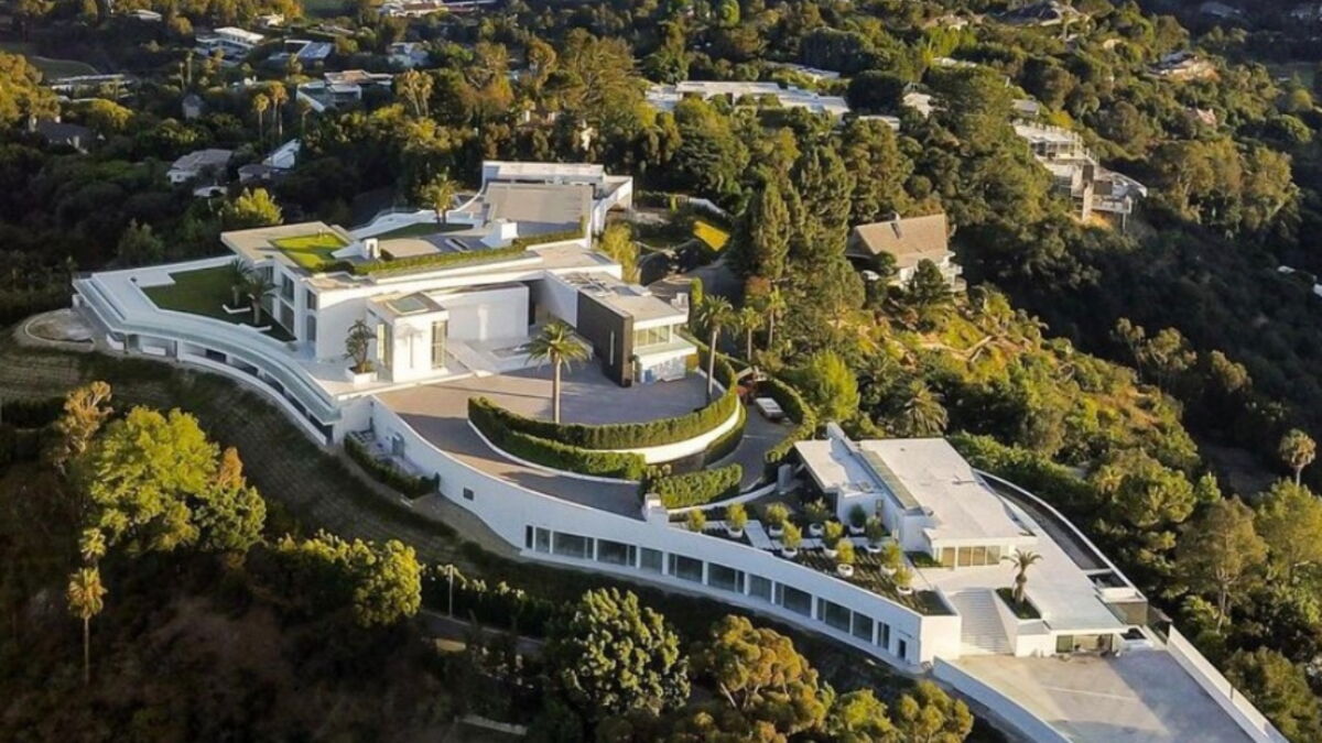 A look inside the world's biggest home now on sale for £250 million