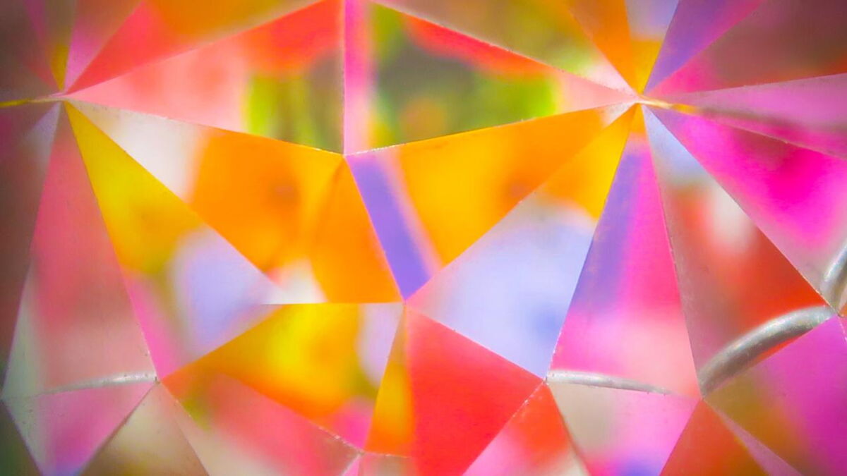 Can you see the colours? This optical illusion will trick your brain!