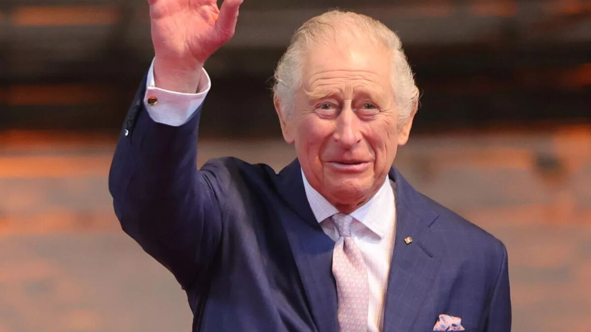 King Charles' coronation: Here's why His Majesty will wear two crowns ...