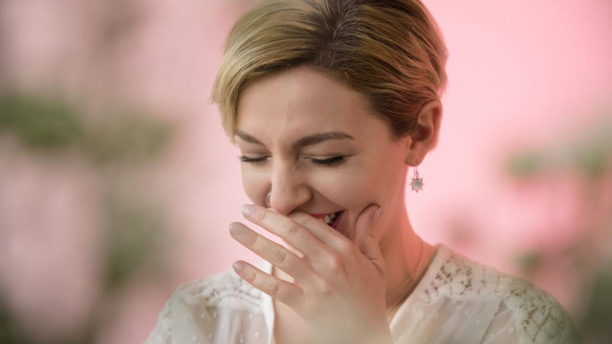 The strange reason why people cover their mouths when they laugh