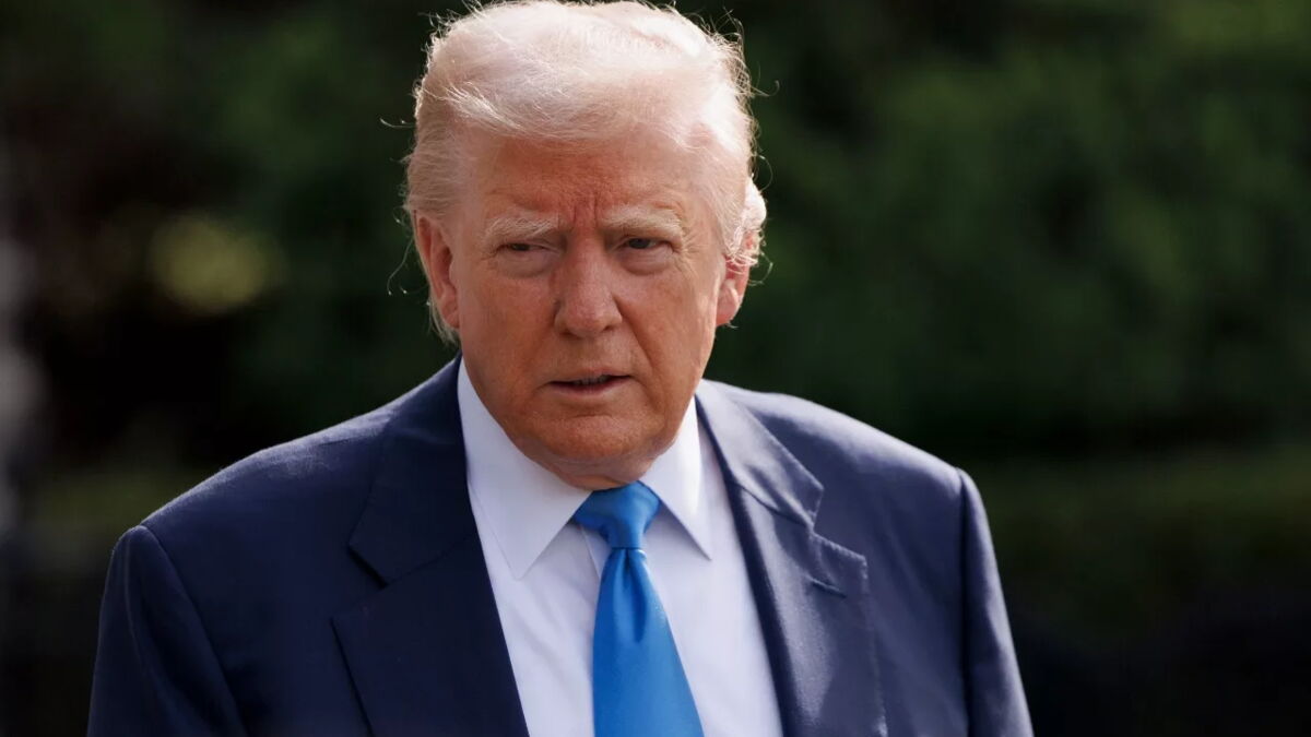 Donald Trump facing criticism over blue suit during Pope's funeral: Did ...